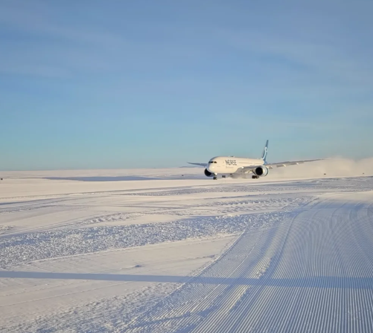Qit’a tarixidagi eng katta samolyot Antarktidaga qo‘ndi