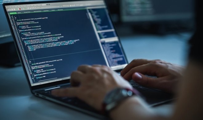 Dasturchi kabi o‘ylashga qodir neyrotarmoq