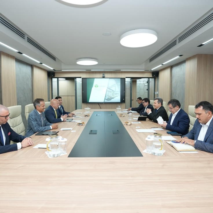 Министр цифровых технологий провел встречу с гендиректором «VEON Group»