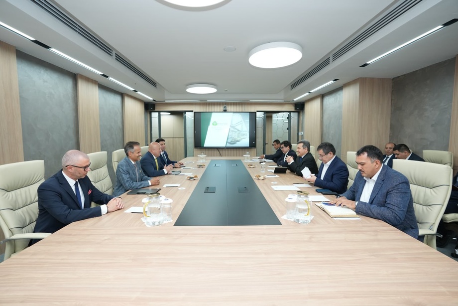 Министр цифровых технологий провел встречу с гендиректором «VEON Group»